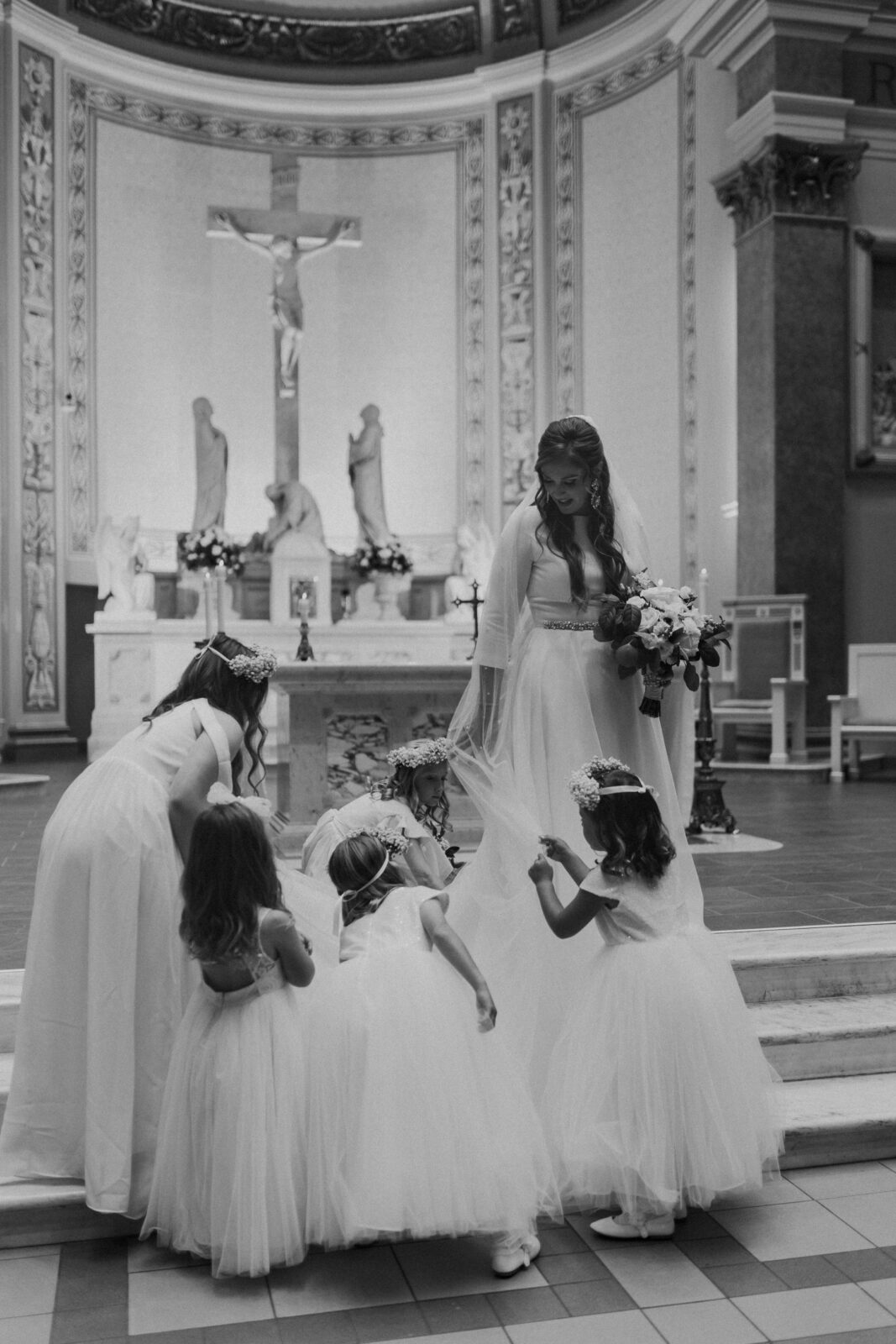 Elegant & Timeless Catholic Wedding, Cathedral of the Incarnation in ...